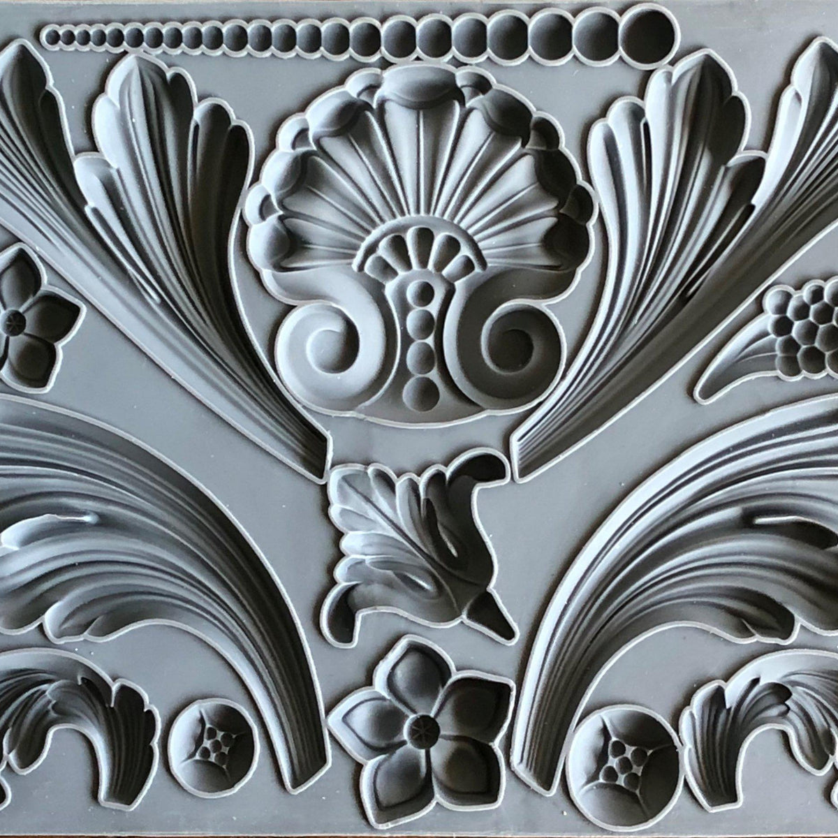 acanthus scroll design